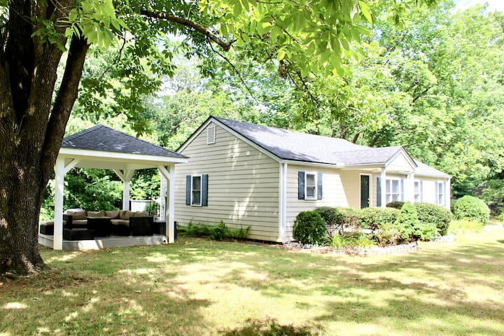 Afton Cottage | Near Trails, Breweries, Wineries - Wintergreen, VA