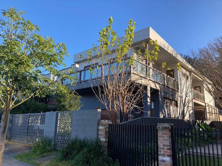 Huge 5 Bed, 2.5 Bath. Walk To Start/finish Line! - Wollongong