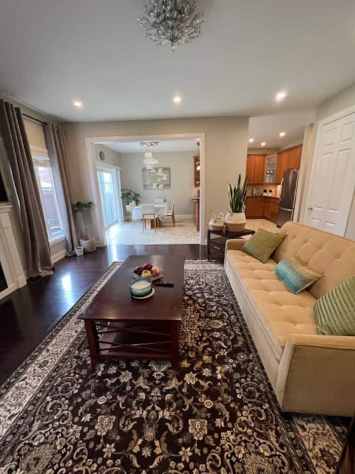 Spacious 4 Bedroom Luxury Home - Vaughan