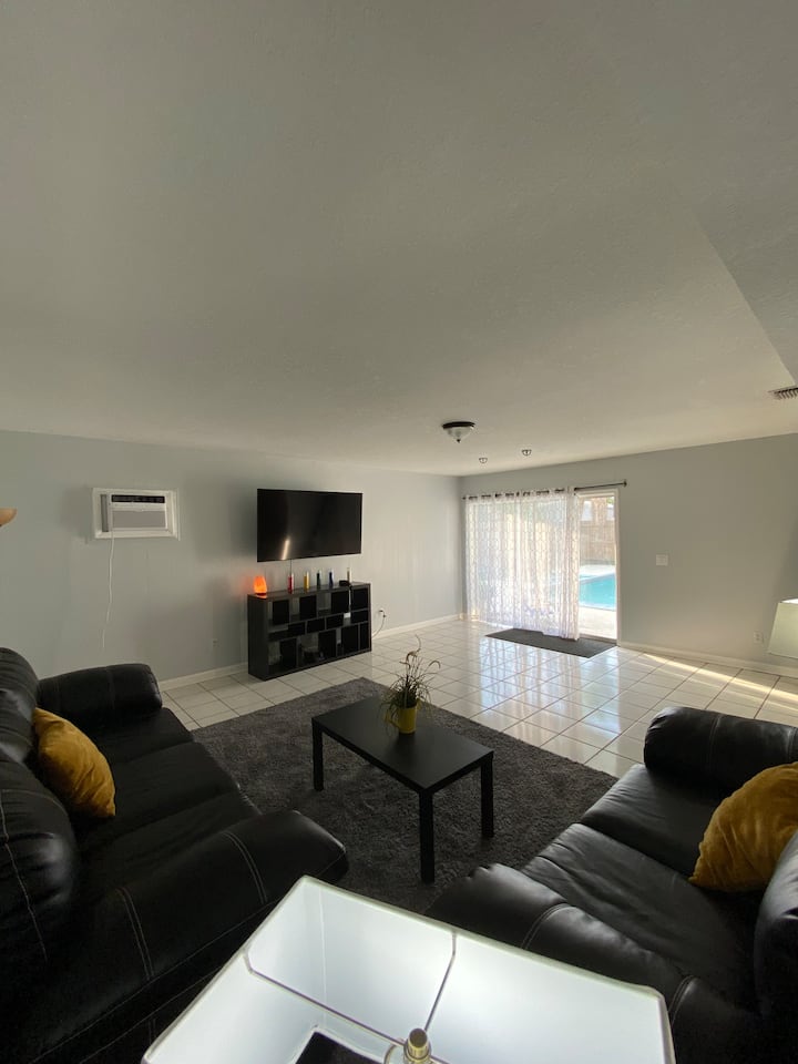 Cozy Private 1 Bedroom In Tampa Bay Pool Home - Tampa, FL