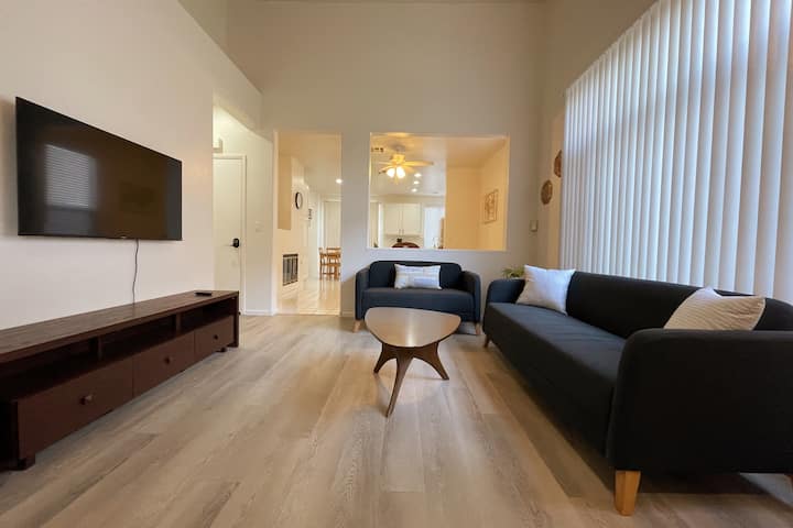 Cozy 3-bedroom Home In Las Vegas - Henderson, NV