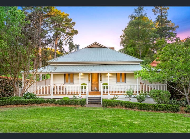 Charming Stirling Cottage - Adelaide
