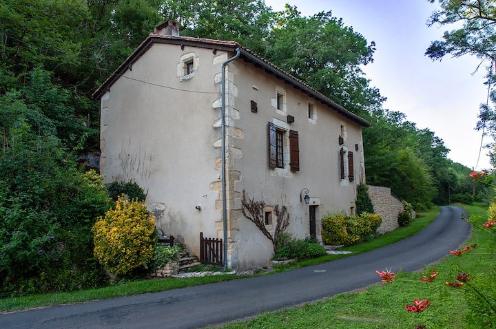 Jolie Maison En Périgord Vert Au Bord De La Dronne - Nontron