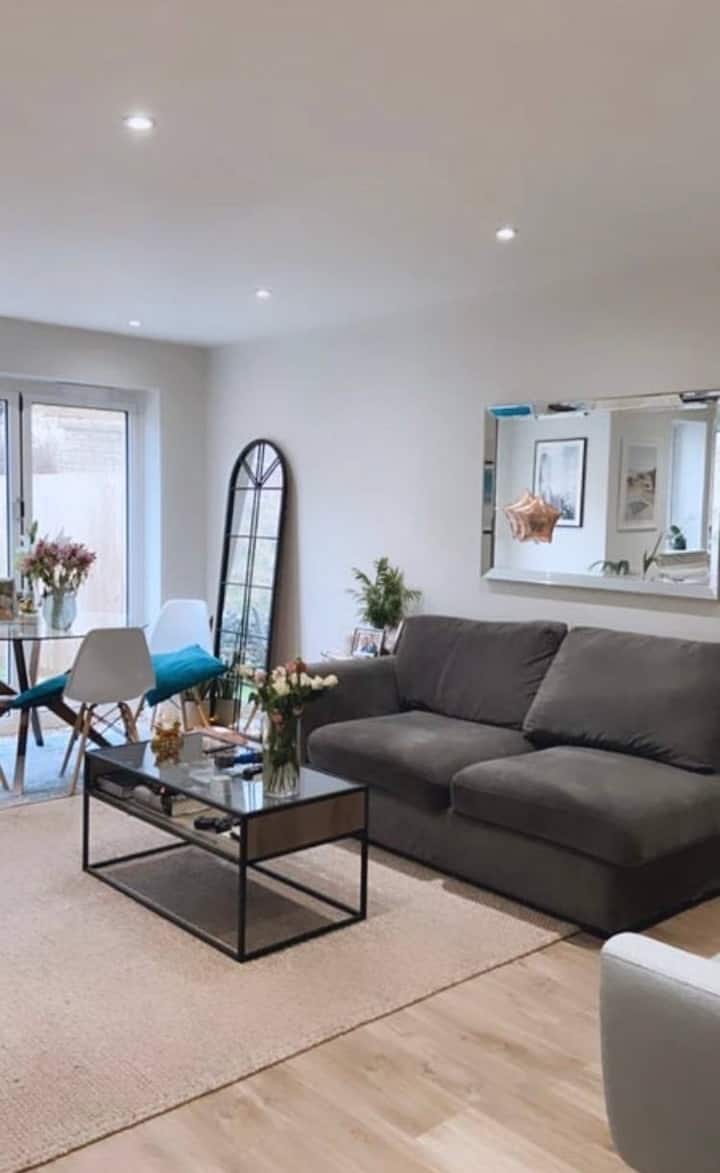 Cheerful And Cosy New Build Home! - Bristol