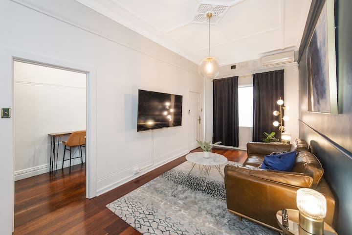 The 1920’s 'Frieze Suite - 珀斯