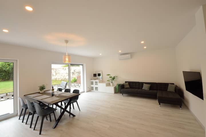 New 2 Bedroom Condo In The Center - Ungarn