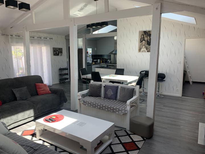 Maison En Ville Plain Pied Et Au Calme - Chateaulin