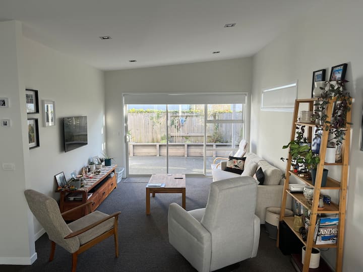 Cheerful Modern 2 Bedroom House With Parking - Tauranga