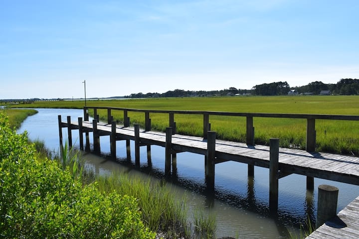 Ride The Wave-updated Townhome W/ Crabbing Pier - Chincoteague, VA