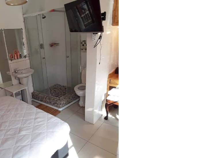 Charming 12 Bed Room Hotel With Extra Soft Life - Johannesburg
