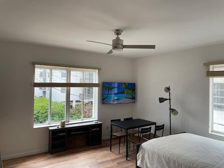 New Listing! Modern Studio Next To The Beach - Miami Beach