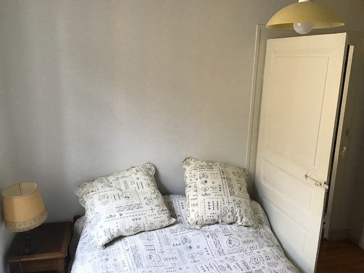 Agréable Chambre D’hôte Avec Cheminée - Pont-d'Ain