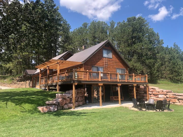 Pinetree Cabin - 4 King Beds, Great Views - Mount Rushmore, SD