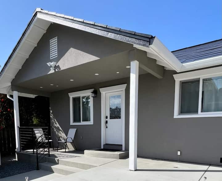 New Adorable 1 Bedroom Guesthouse With Patio - Millbrae, CA