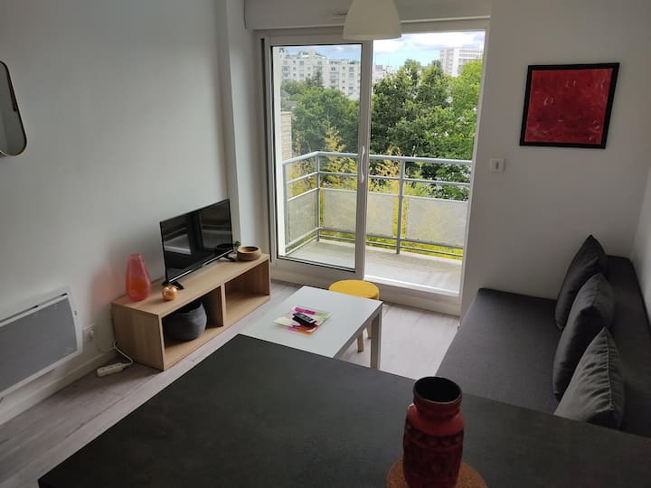 T2 Cosy Avec Balcon, Proche Centre, Parking Privé - 坎佩爾