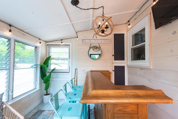 Cozy 3 Bed Driftwood Cottage- Walk To Beach! - Narragansett, RI