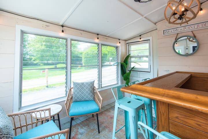 Cozy 3 Bed Driftwood Cottage- Walk To Beach! - Narragansett, RI
