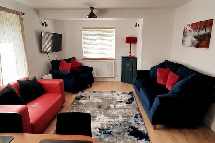 Cheerful Rural 3 Bedroom Cottage
Ample Parking - Maidstone