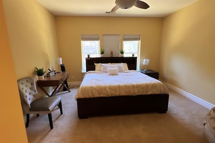Room For The Whole Family. - Ukiah, CA