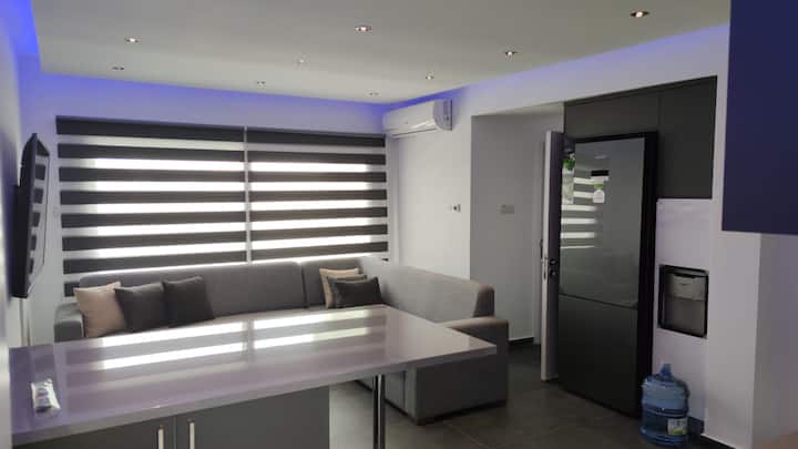 Lovely 2br  W/ Wifi, Free Parking, 2min To Beach - Famagusta