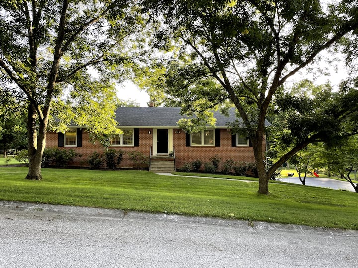 Home In Blacksburg - One Mile To Vt! - Blacksburg