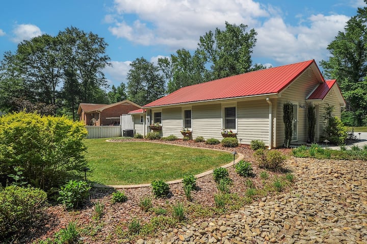 By Furman, Two Homes On Same Lot, Great For Groups - Travelers Rest, SC