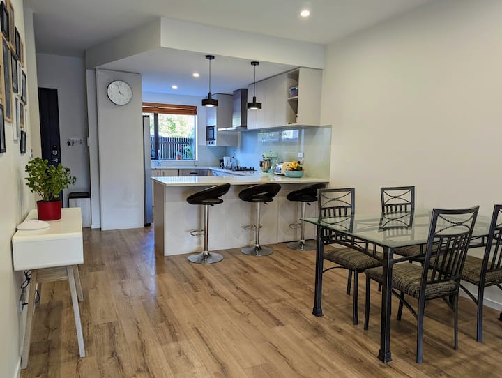 3 Bedroom House In Long Bay (Close To Beach) - Auckland