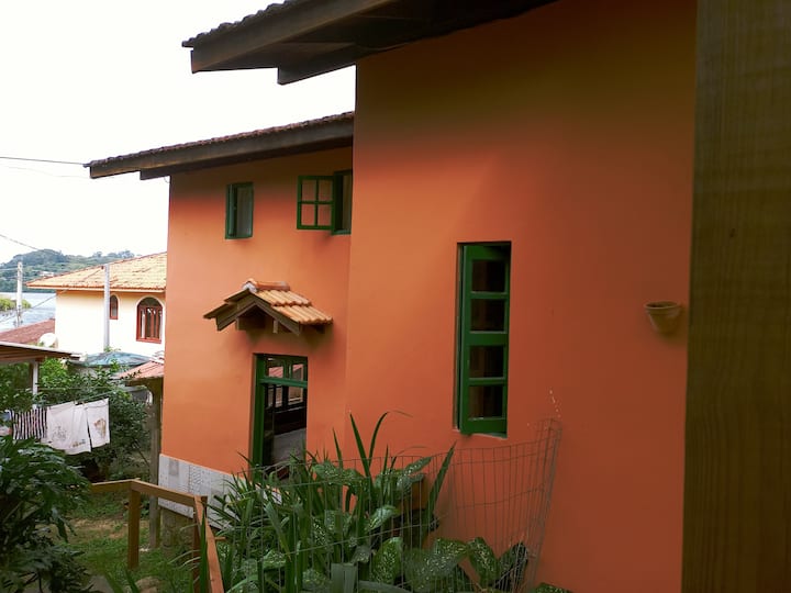 Casa Com Jardim No Canto, Com Vista Para A Lagoa. - Florianópolis