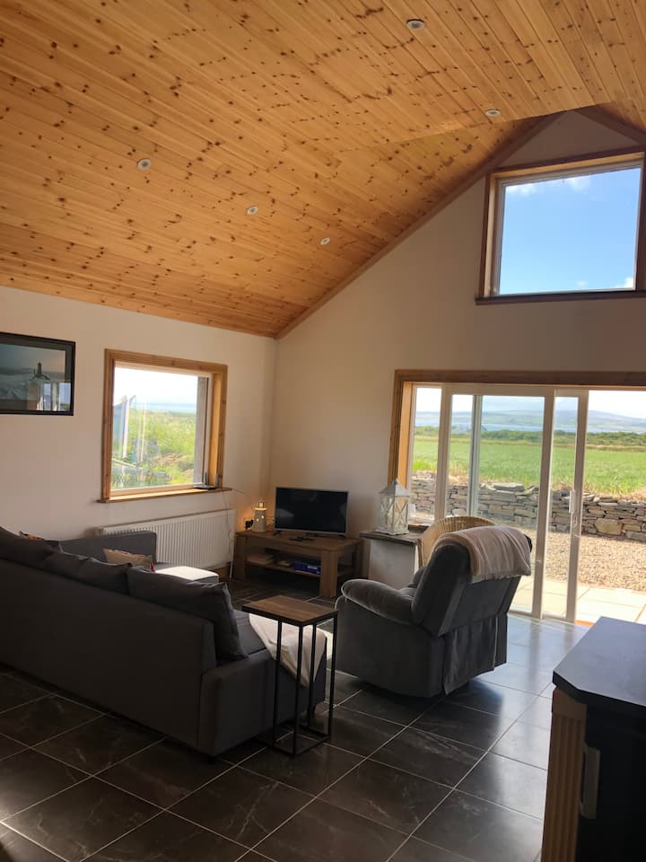 Cheerful 2 Bedroom Cottage With Free Parking - Irlanda