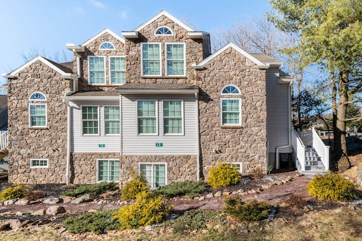 Beachwood Den | 6br | Pool Table | Bbq - Lake Harmony, PA