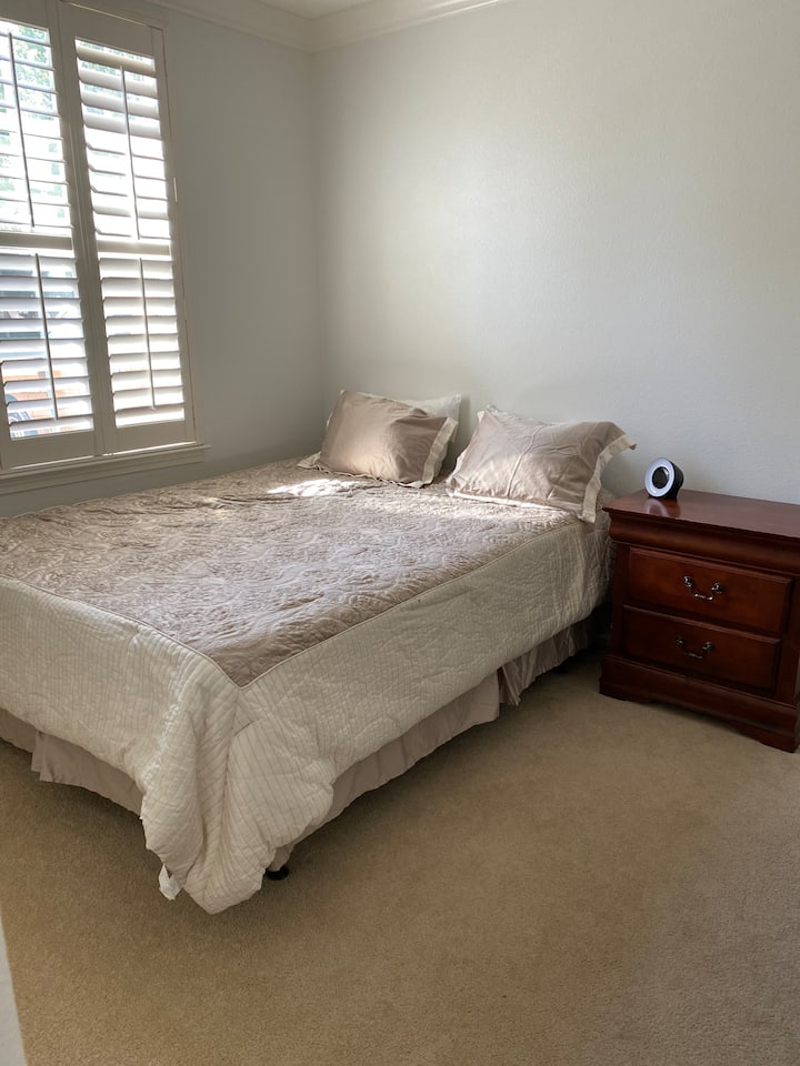 Bright Private Bedroom & Detached Private Bathroom - Novato, CA