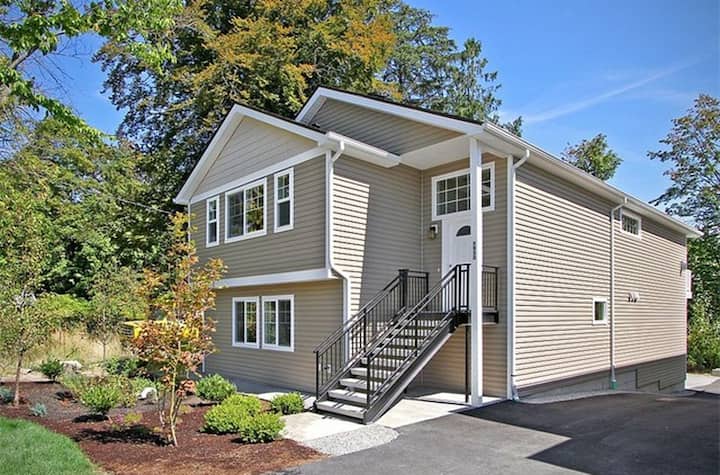 Space For All - 5 Bedrooms 3 Baths. Come Relax! - Seattle, WA