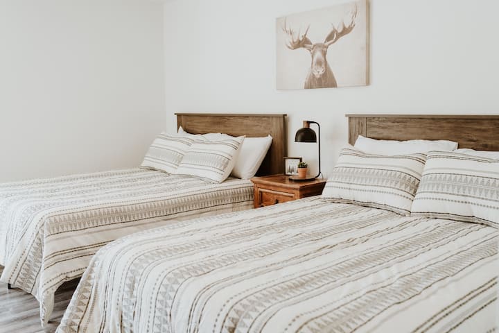 Beautifully Transformed 2 Queen Bed & Private Bath - Bryce Canyon City, UT