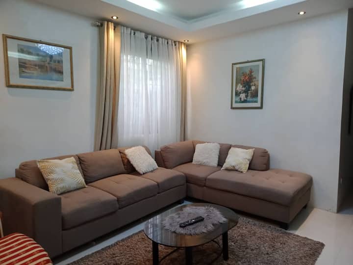 Tej House Has Complete Amenities And  Breakfast. - Alfonso