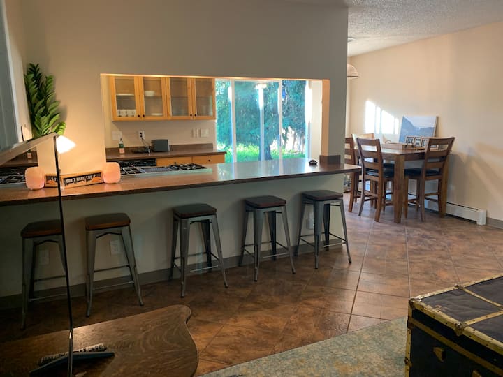 Cozy 3br 2ba House, Centrally Located! - Anchorage, AK