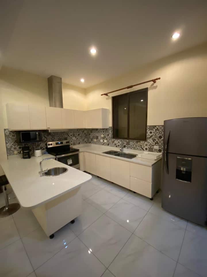 Hermoso Y Amplio Apartamento Con Piscina Y Bbq - San José