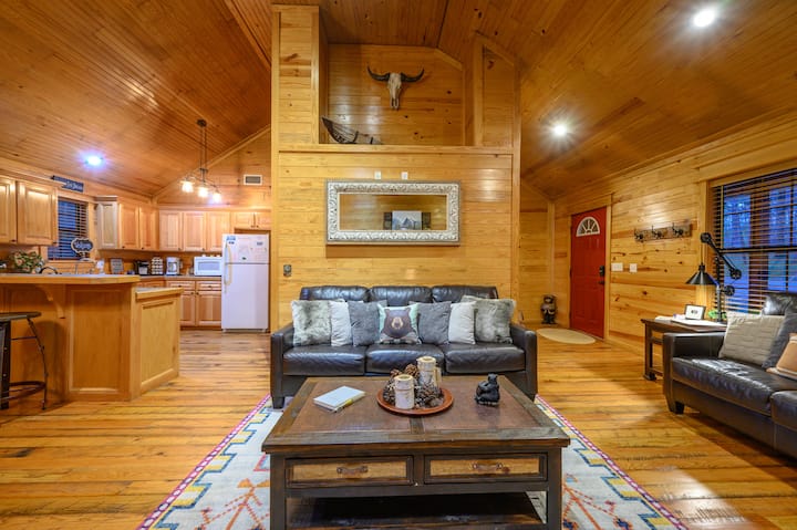 Cozy Cabin, Hot Tub, Games. Close To Lake/trails - Oklahoma
