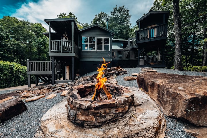 Private Cabin W Mountain Views, Fire Pit, Hot Tub - Chimney Rock, NC