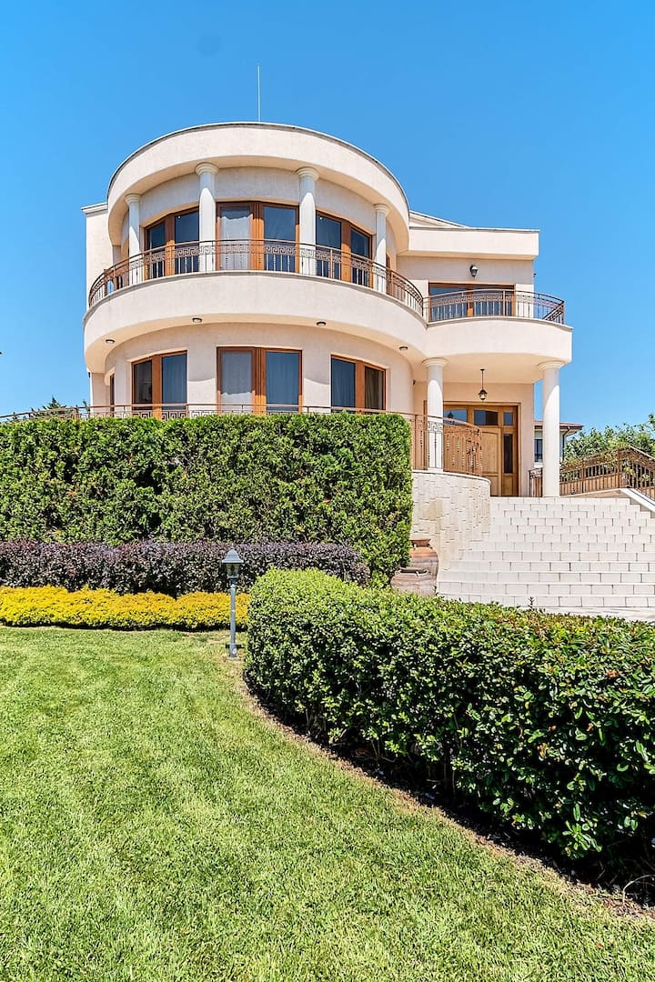 Amazing House With 5 Bedrooms And Spa!!! - Varna