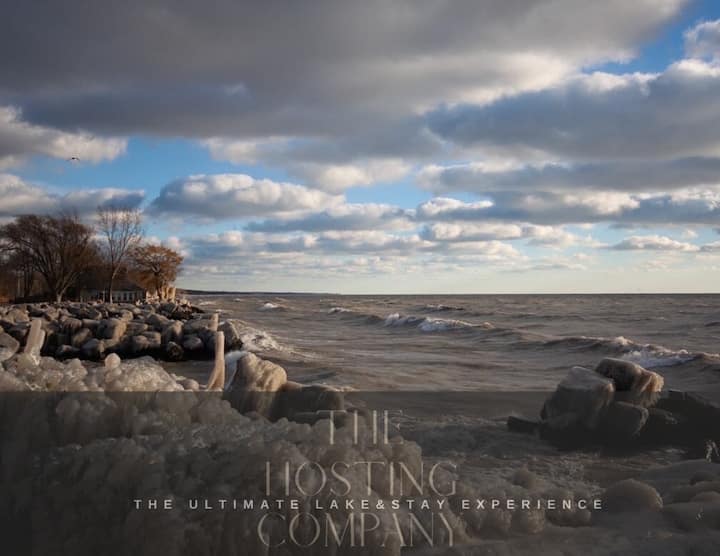 Winter Escape On The Lake With Fireplace - Leamington