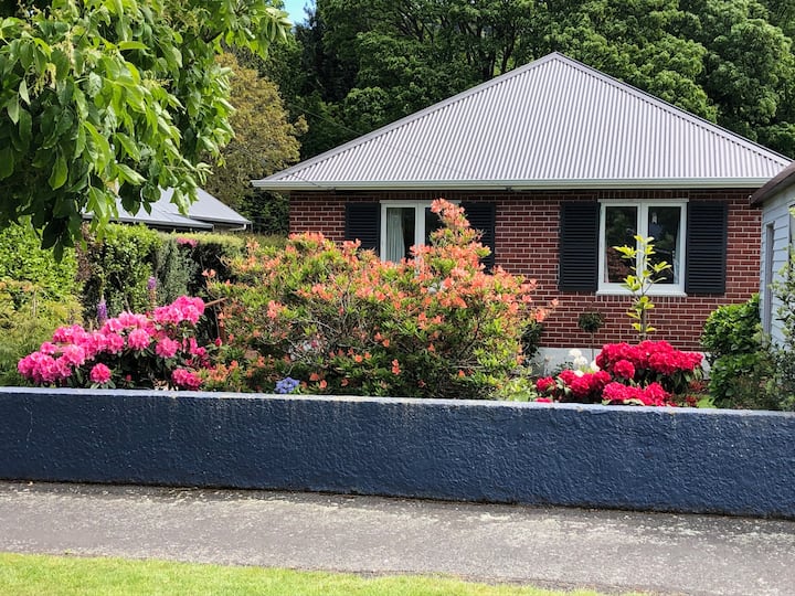 Newly Renovated, 3 Bedroom Cottage On The Park. - Dunedin