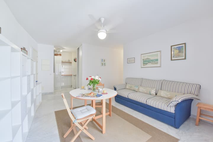 Appt Pour 4 Avec Balcon 5 Min. Plage/clim/parking - Antibes