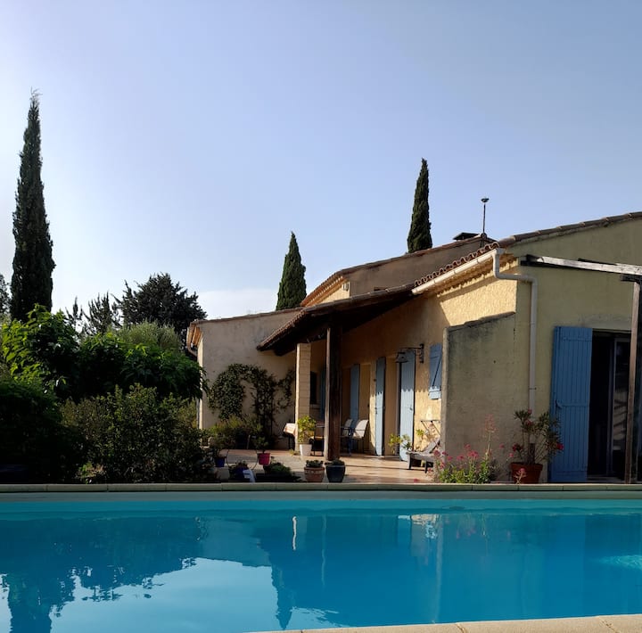 Maison Avec Piscine  A 12km D'avignon - Francja