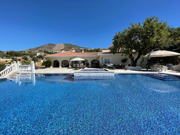 Spectacular Villa Close To Beach - Benalmádena
