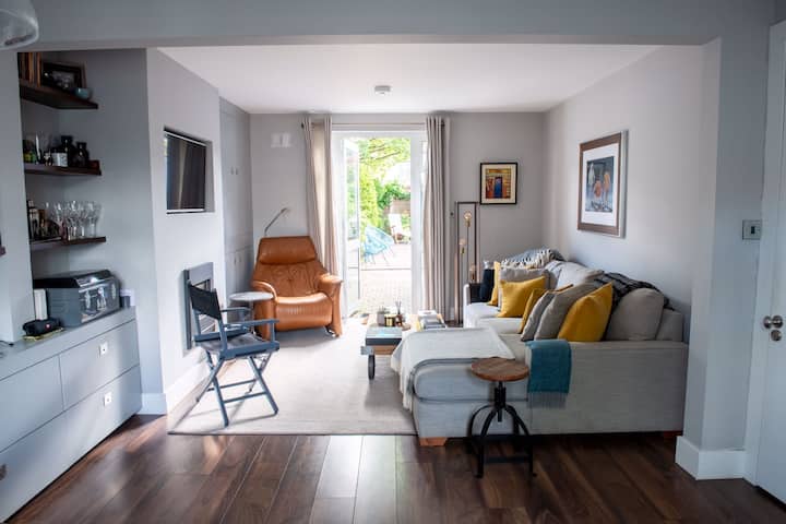 Bright Contemporary Styled Bedroom Close To City. - Dublin