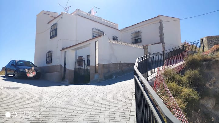 Agradable Casa Con Cueva En Su Interior, Rural - Baza