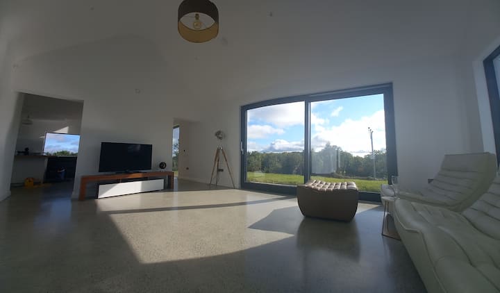 Double Ensuite Bedroom With Adjoining Playroom. - Ennis