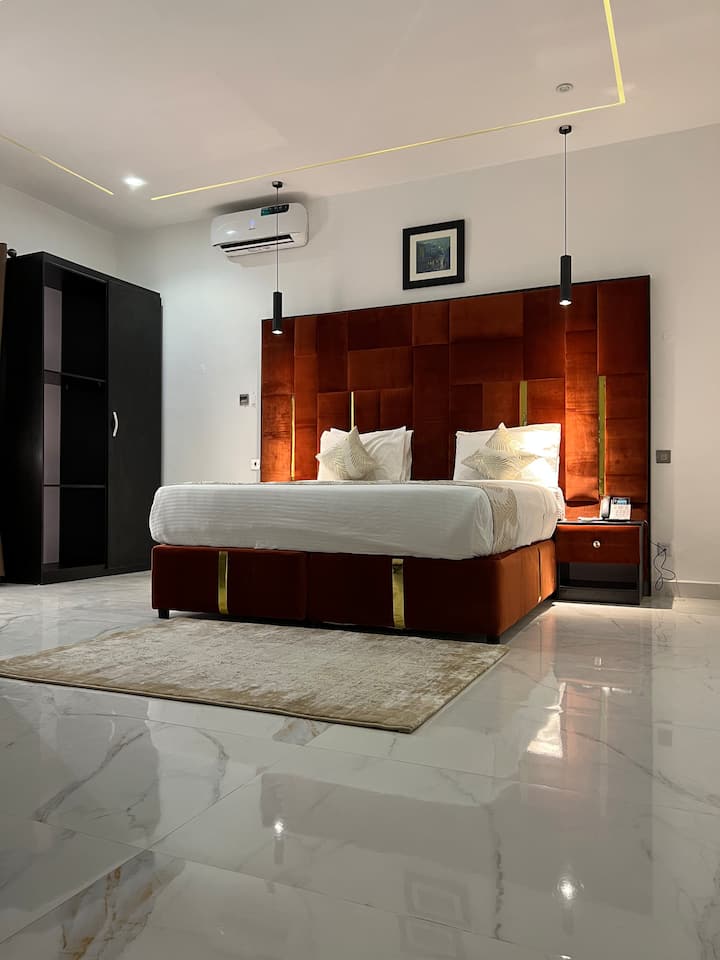 Quiet Seren Environment, Cheerful And Welcoming - Lagos, Nigeria