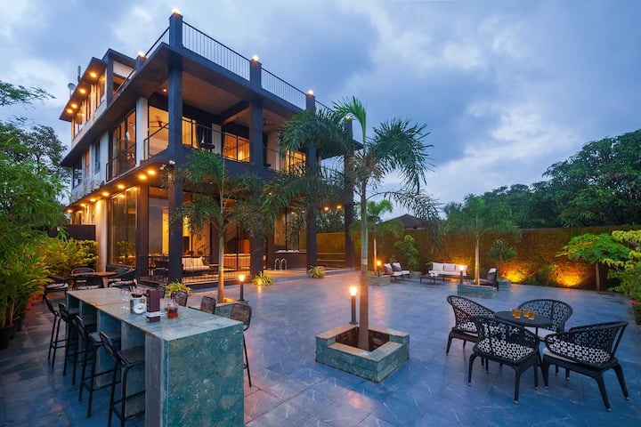 @Sunset Boulevard W/ Plunge Pool & Bbq @Stayvista - Matheran