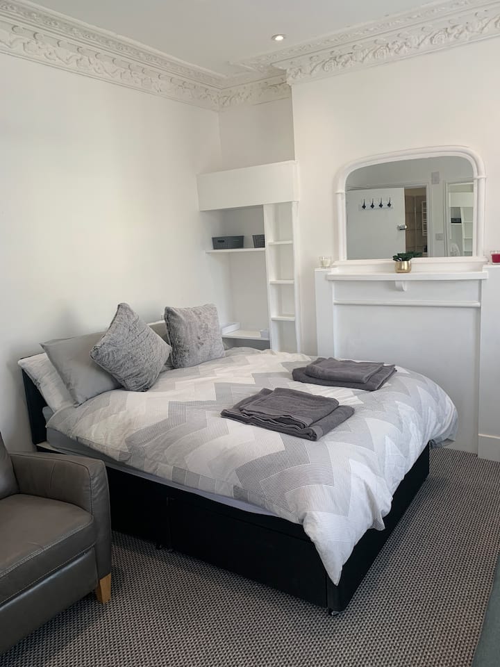 2. Convenient For Longer Term Work Related Stays - Cheltenham